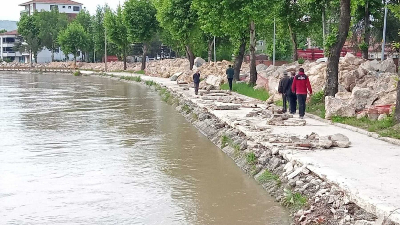 O ilimizde taşkın tehlikesi: Eğitime 2 gün ara - Internet Haber