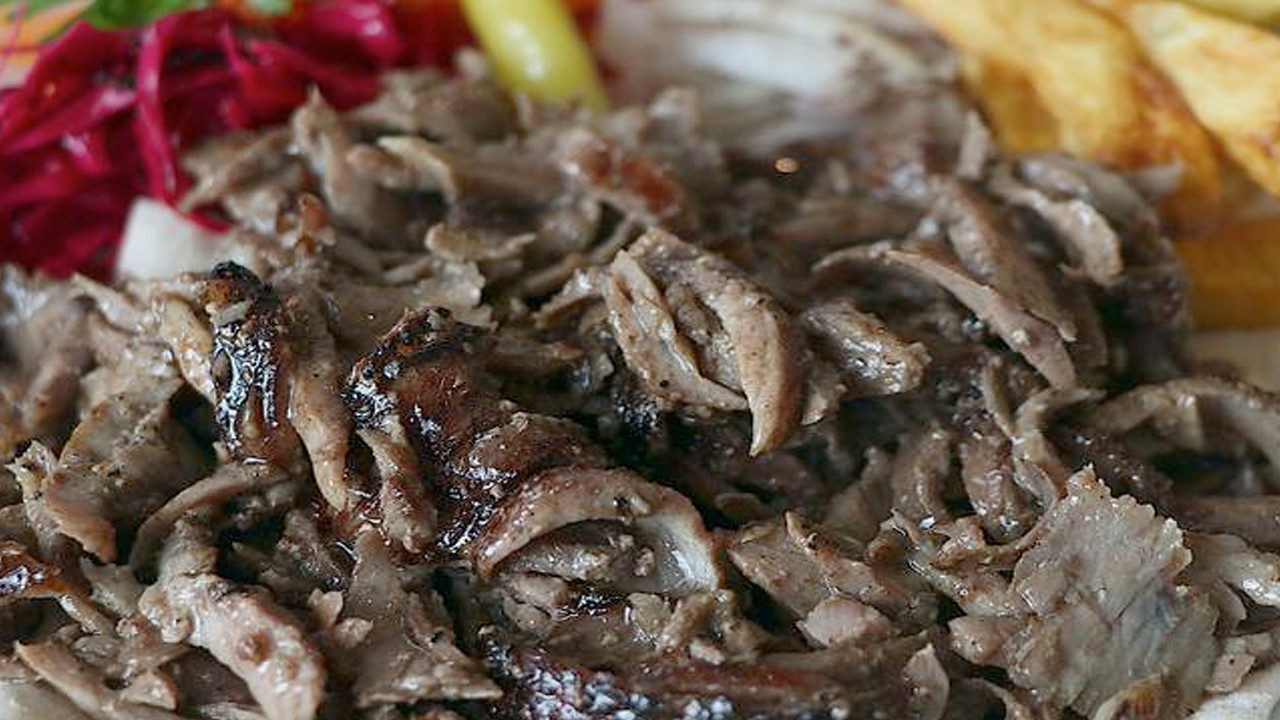 Döner servisi sırasında kızgın tereyağ bebeğin üzerine döküldü ...
