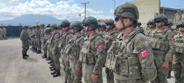 NATO talep etmişti: Türk komandolar 24 yıl sonra yeniden Kosova'da ...