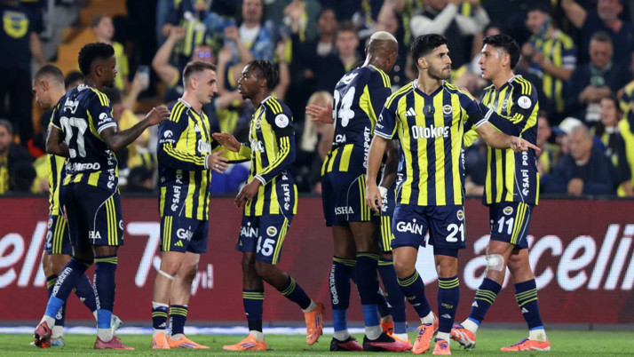 Fenerbahçe zirve ile puan farkını 1'e indirdi - Internet Haber