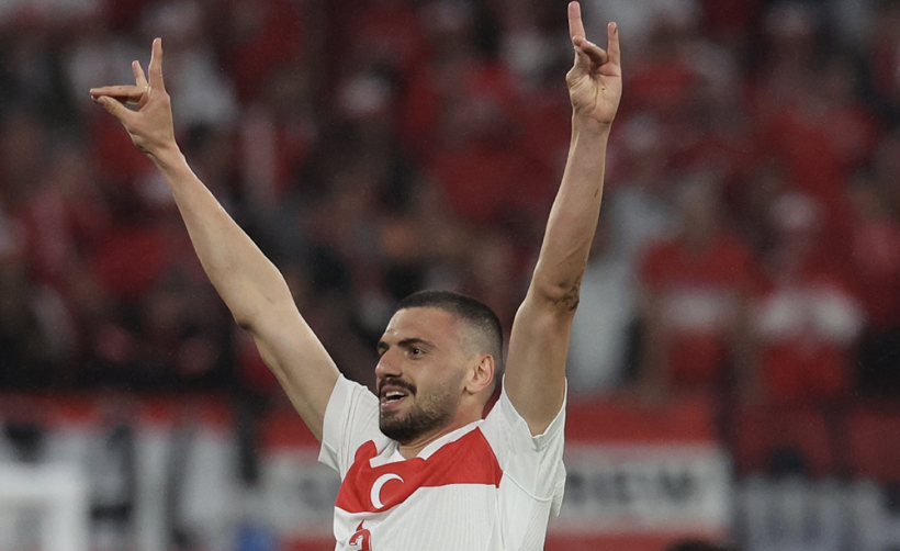 Fenerbahçe peşinde! Milli futbolcu Merih Demiral yeni sezonda kadrosuna ...