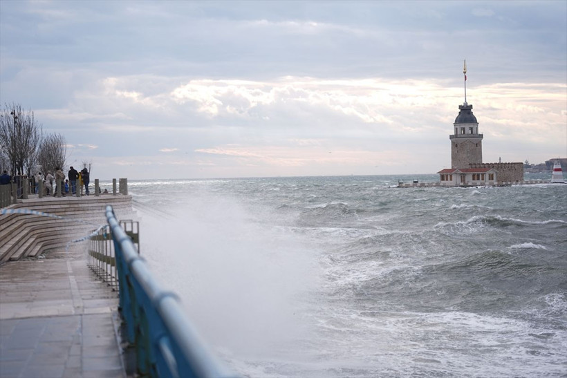 İstanbul'da lodos hayatı felç etti! - Internet Haber