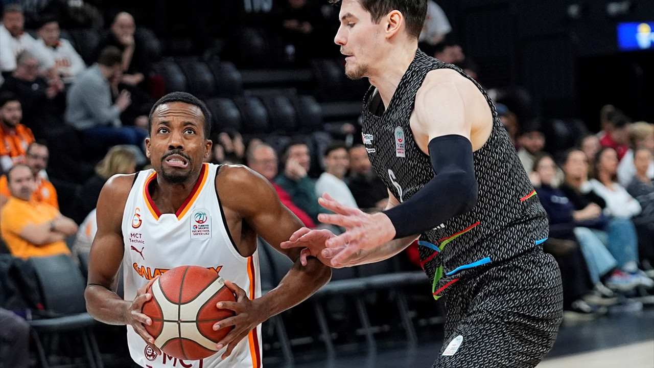 Errick McCollum sazı eline aldı Galatasaray MCT Technic farklı kazandı ...
